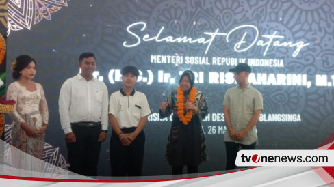 Mensos Risma Menangis Tersedu-sedu Saat Menghadiri Acara di Bali ...