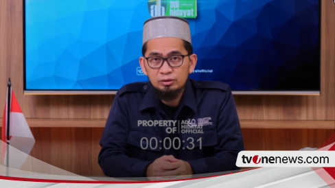 Bisa jadi Selama ini Keliru, Ustaz Adi Hidayat Ungkap Bacaan Doa ...