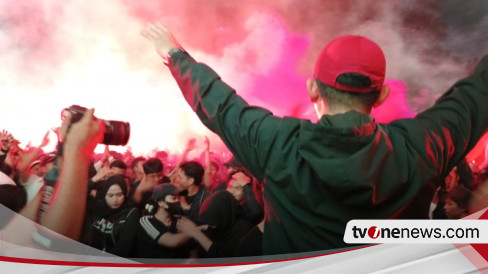 Lautan Flare dan Kembang Api Banjiri Acara Nobar di SUGBK meski Timnas ...