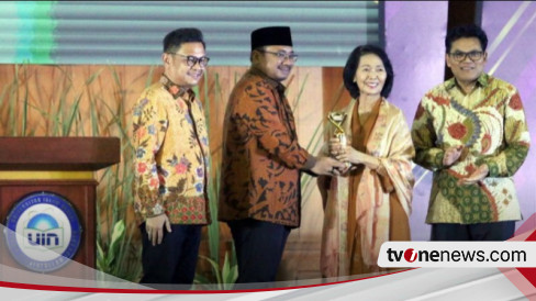Serahkan Lifetime Achievement kepada Nurcholish Madjid, IKALUIN ...