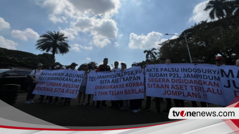 June Indria Ajukan PK, Korban Lakukan Aksi di Depan Patung Kuda