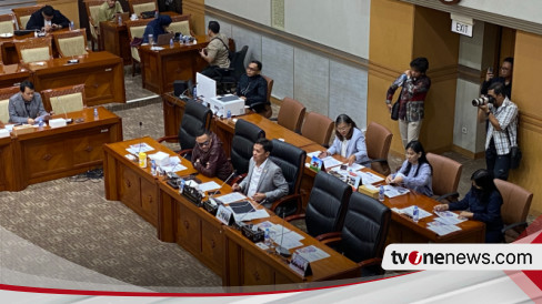 Keluarga Dini Sera Ngadu ke Komisi III DPR usai Ronald Tannur Bebas ...