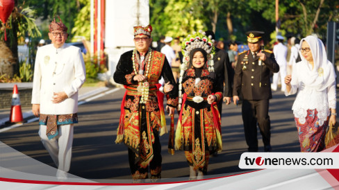 Kenakan Baju Adat Osing di Upacara HUT ke-79 RI, Pj. Gubernur Adhy Ajak ...