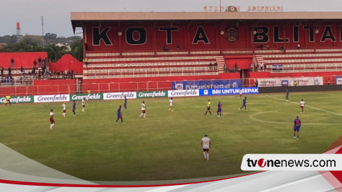 Arema FC Mendapat Teguran dari LIB Soal Kualitas Lapangan Stadion ...