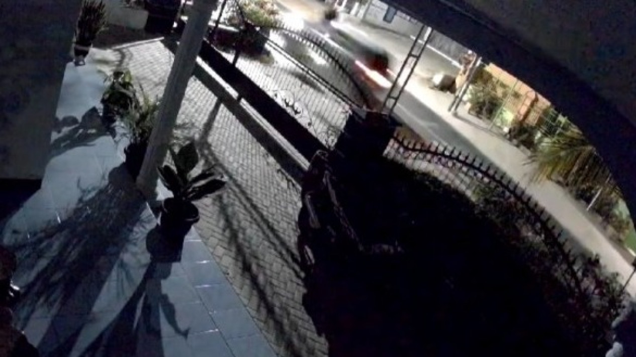 Terekam CCTV, Mobil Berkecepatan Tinggi Tabrak Pejalan Kaki dan ...