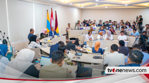 Deep Talks Soal Kepala Daerah Idaman di Pascasarjana Unair, Khofifah ...