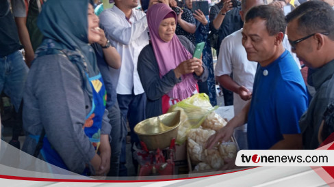 Blusukan ke Pasar Delanggu Klaten, Ahmad Luthfi Minum Jamu dan Borong ...