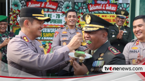 Kapolres Purworejo AKBP Edi Bagus Sumantri Beri Kejutan Dandim 0708 dan ...