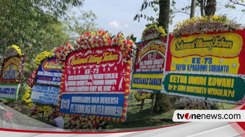 Ulang Tahun ke-73, Deretan Karangan Bunga Berjejer di Kediaman Prabowo ...