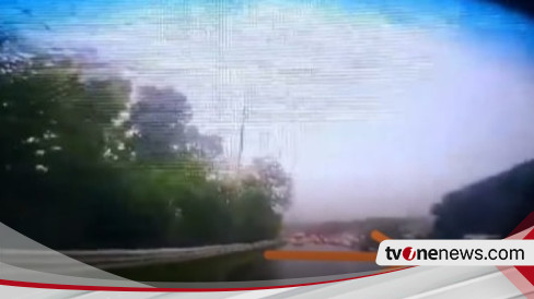 Viral Mobil Putih Selamat dari Kecelakaan Beruntun 21 Kendaraan di Tol ...