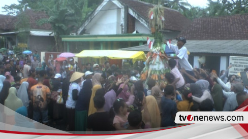 Berharap Berkah dan Selamat dari Musibah Semeru, Warga di Lumajang ...