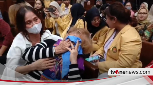 Ibunda Helena Lim Meraung Saat Vonis Anaknya: Ganti Nyawaku Saja!