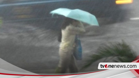 Cuaca Buruk Terjadi di Beberapa Wilayah Indonesia, Ini Doa Saat Hujan ...