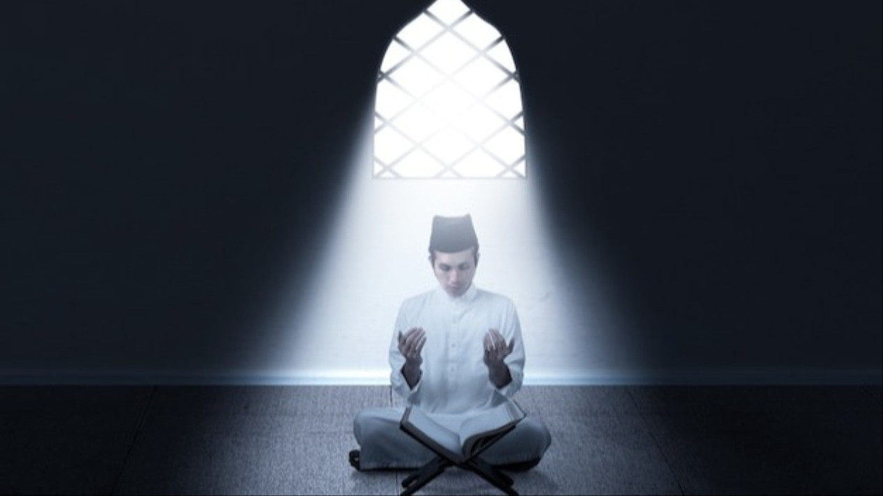 Shalat Tahajud Bisa Jam 12 Malam atau 3 Pagi, Kata Ustaz Adi Hidayat ...