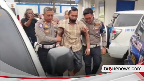 Sambil Dipapah, Sopir Truk Kecelakaan Maut Gerbang Tol Ciawi Dijemput ...