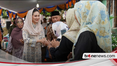 Lebaran Hari Kedua, Gubernur Sherly Laos Dan Wakil Gubernur Sarbin Sehe ...