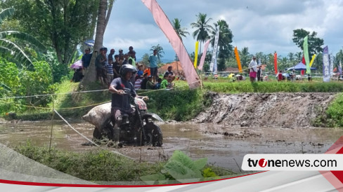 Berhadiah Dua Ekor Kambing, 50 Pemanggul Gabah Beradu Skill Balap Motor ...