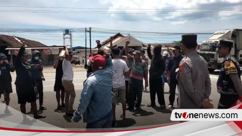 Unjuk Rasa Puluhan Warga di Pati, Protes Pengelolaan Limbah Pabrik Sepatu