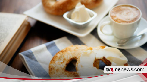 Tren Menikmati Roti Sambil Ngopi di Kafe Legendaris Kartika Bakery ...