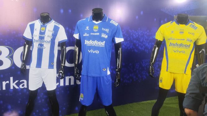 Resmi! Persib Rilis Jersey Terbaru untuk Musim 2025-2026, Begini ...
