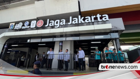 JPO Halte Transjakarta Jaga Jakarta-Toyota Rangga Diperbaiki, Penumpang ...
